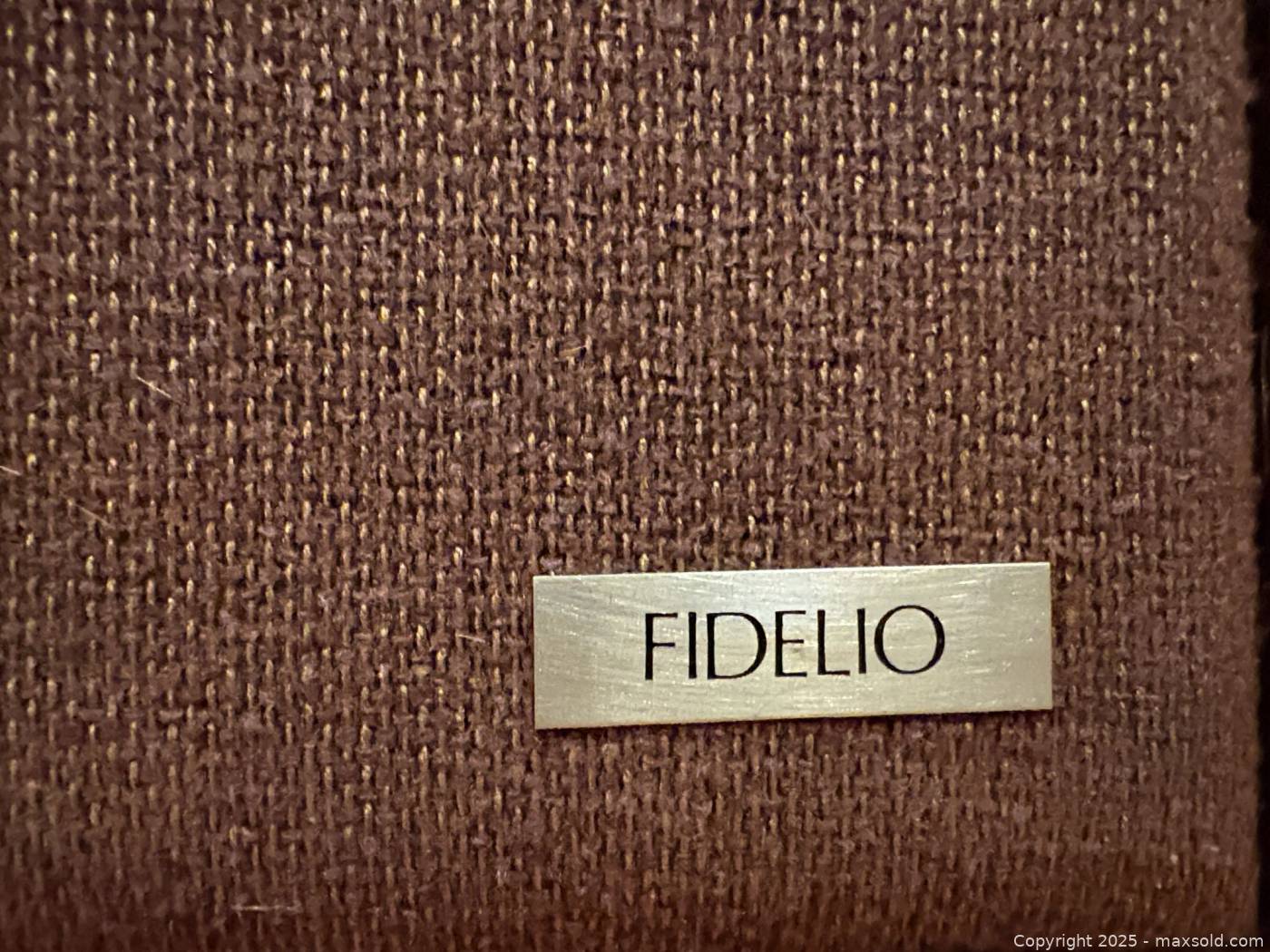 Hitachi SR-304 Receiver With Fidelio RS1000 Speakers | Maxsold