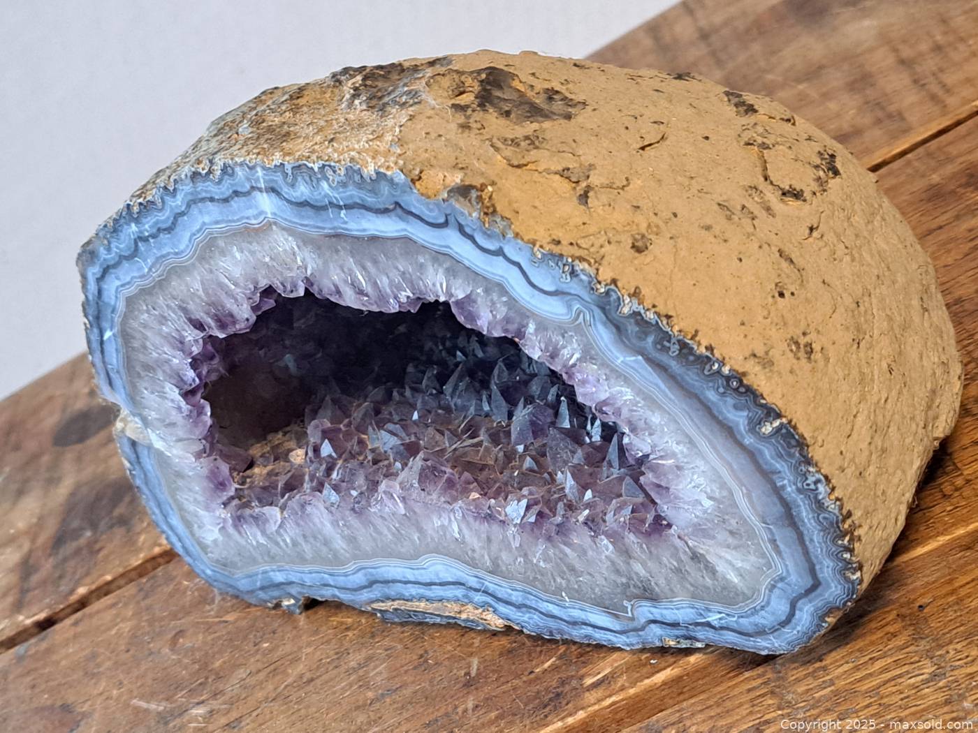 Large amethyst geode half | Maxsold