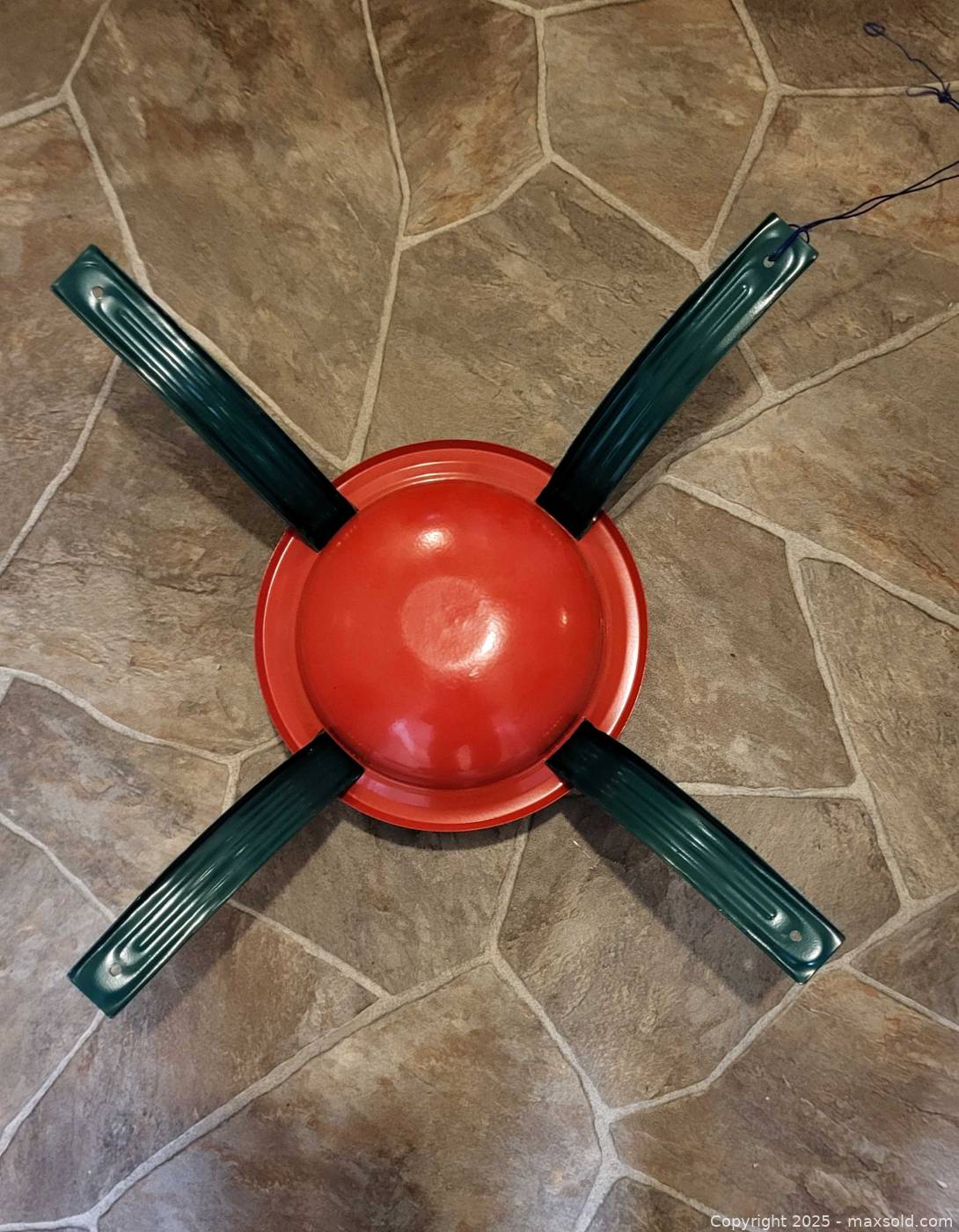 Metal Christmas tree stand | Maxsold