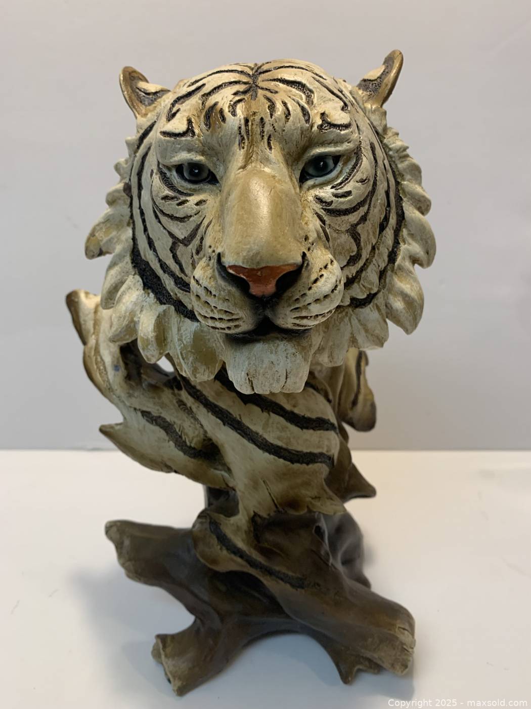 Resin White Tiger Head Bust Figurine | Maxsold