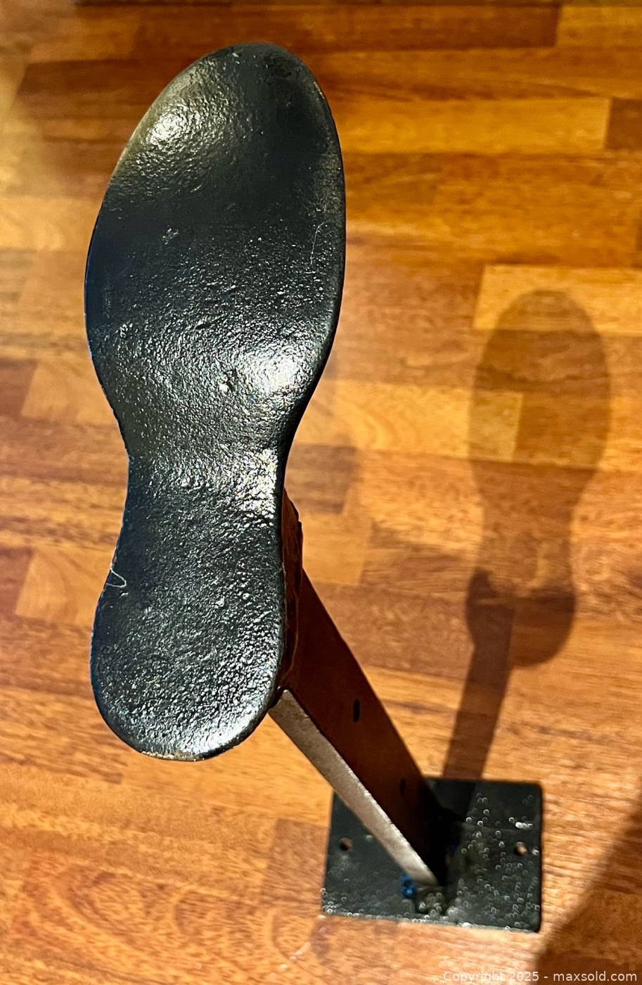 Antique cast iron cobbler’s shoe anvil stand | Maxsold
