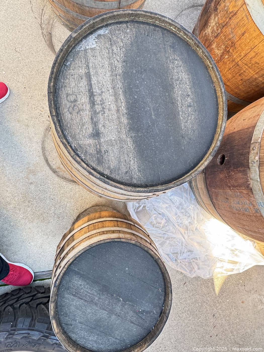 Large and small wooden wine barrels | Maxsold