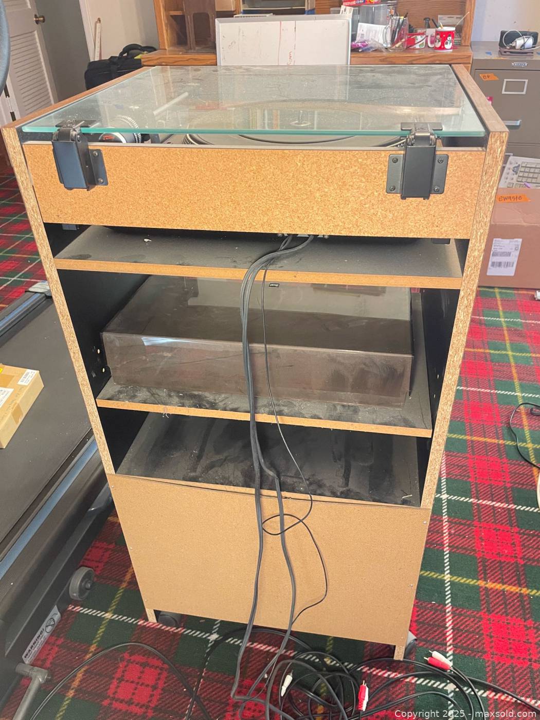 Dual CS 606 turntable with stereo cabinet | Maxsold