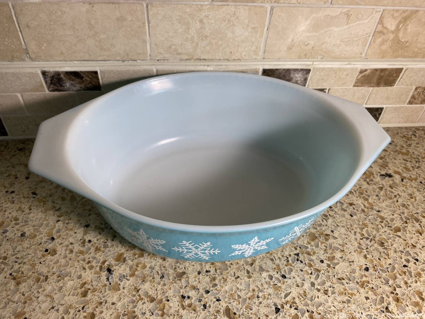 Pyrex Snowflake 1.5-Quart Turquoise Casserole | Maxsold