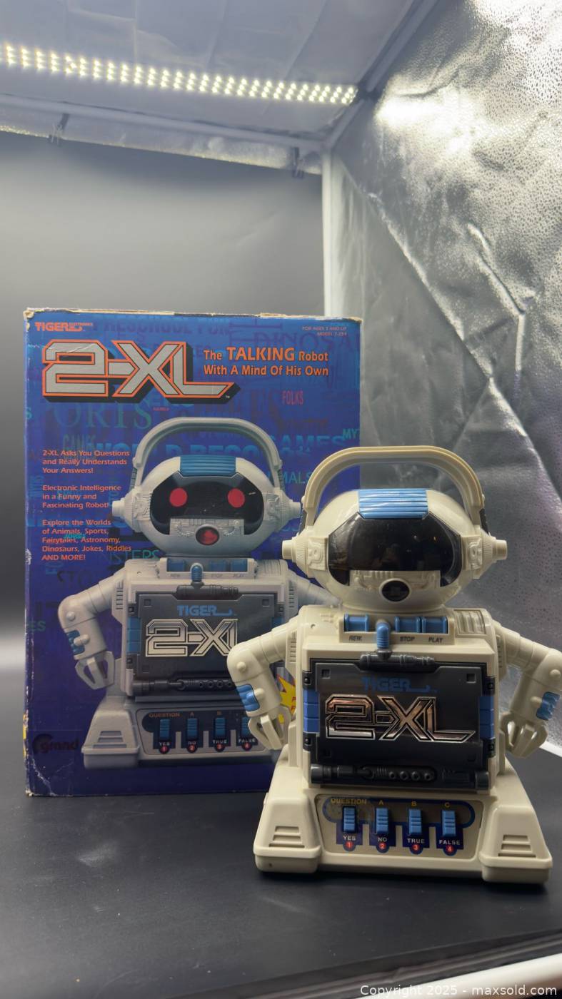 Tiger Electronics 2-XL talking robot with box | Maxsold