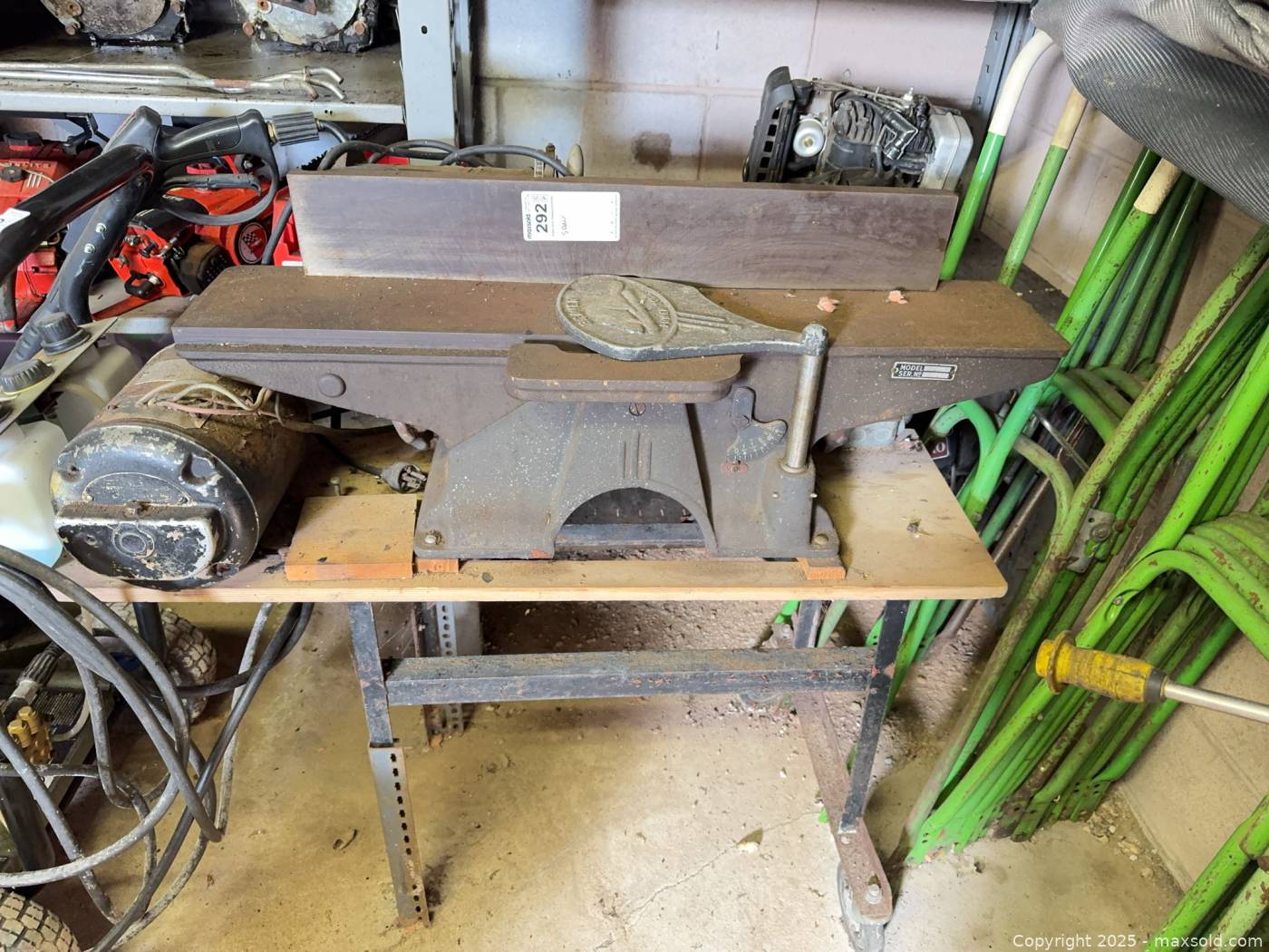 Beaver cast-iron benchtop jointer with motor and stand | Maxsold