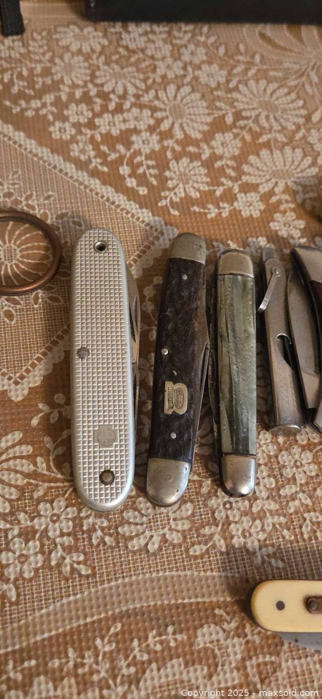 Pocket knives, lighters, wallets, sunglasses, Marathon pocket watch ...