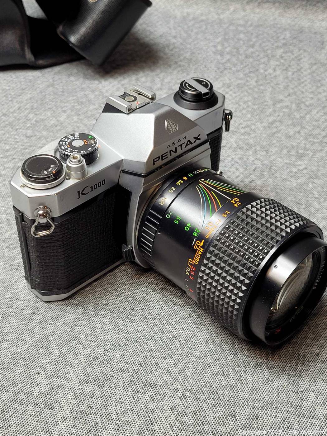 Asahi Pentax K1000 35mm SLR Camera with Zoom Lens | Maxsold