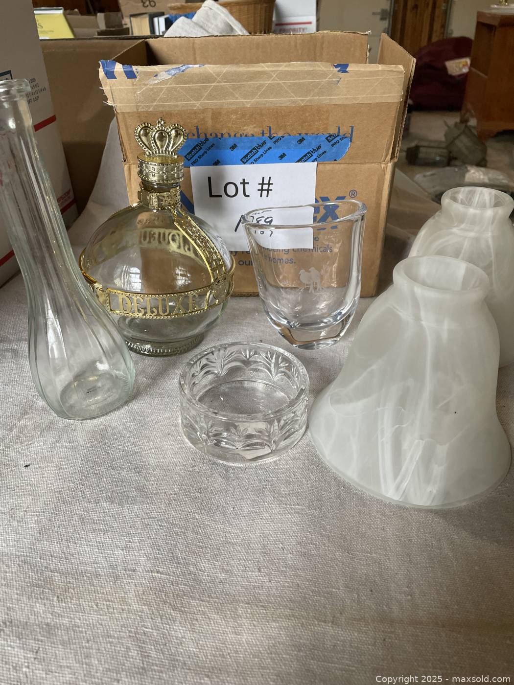 Glass, crystal and alabaster decor lot | Maxsold