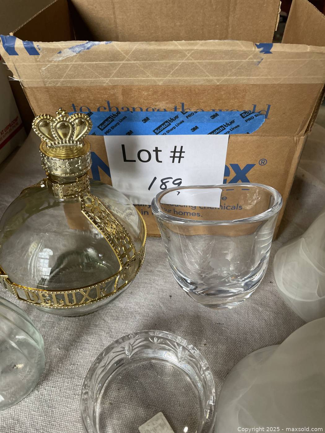 Glass, crystal and alabaster decor lot | Maxsold