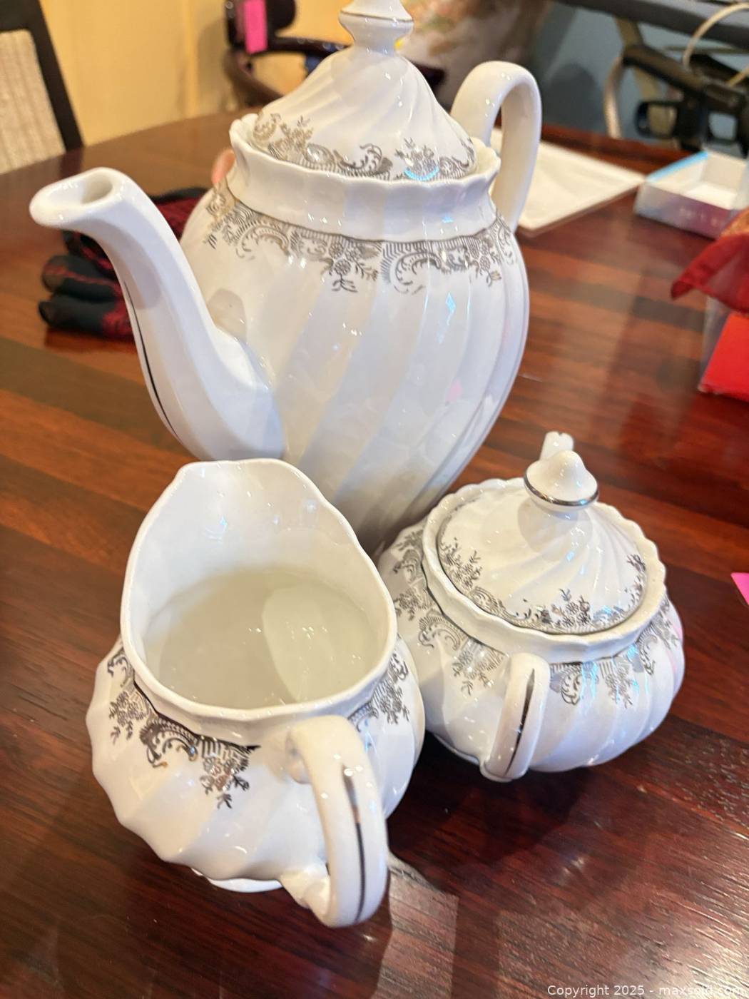 Porcelain teapot, sugar bowl, creamer | Maxsold