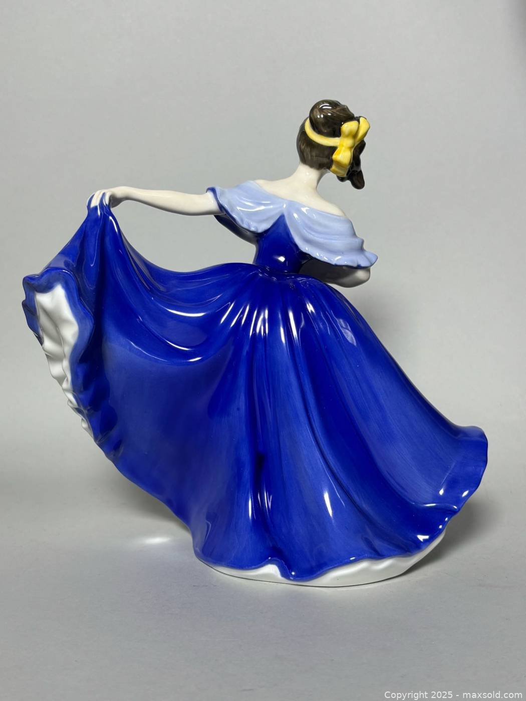 7.75" Royal Doulton Elaine HN-2791 Figurine | Maxsold