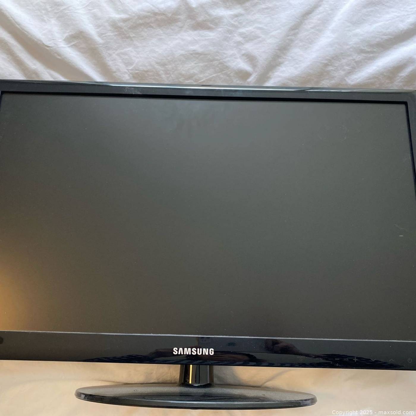 Samsung 32" LED/LCD HDTV with remote | Maxsold