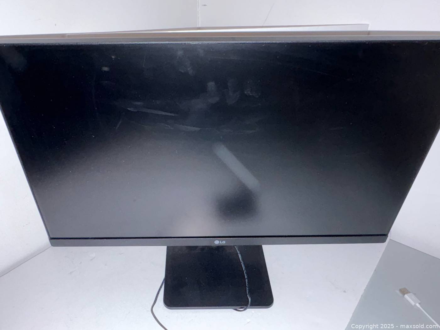 LG 24MP44B-B 24" LED monitor, keyboard, cable | Maxsold