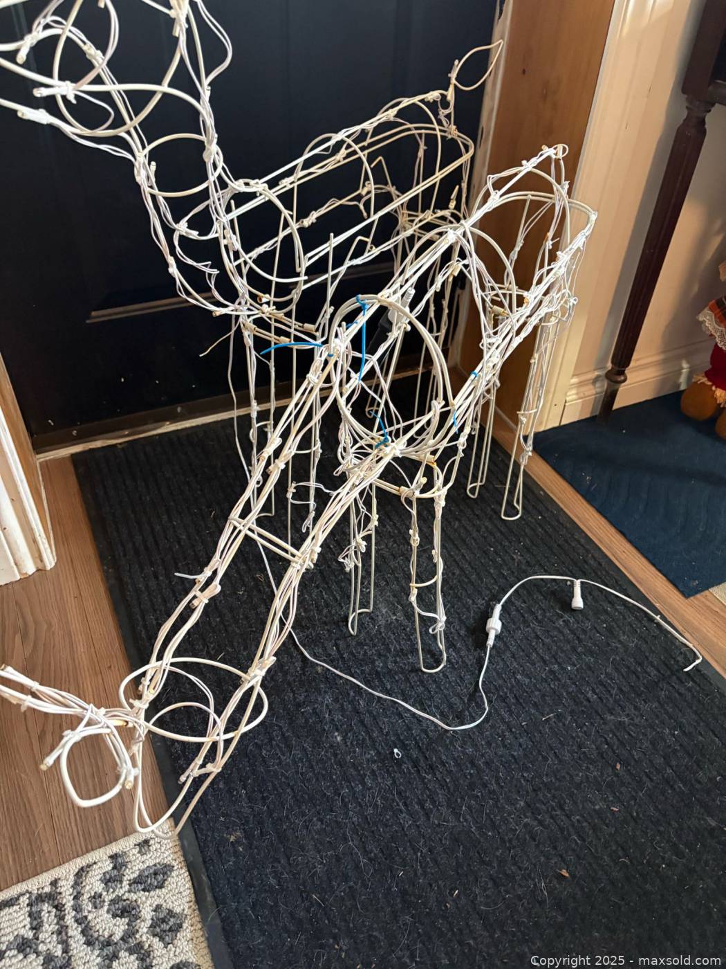 Wire frame lighted reindeer pair | Maxsold