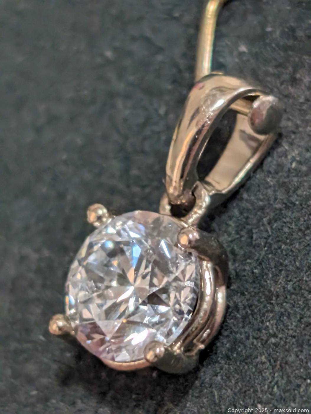 10K Gold 1.03ct Lab Diamond Pendant | Maxsold