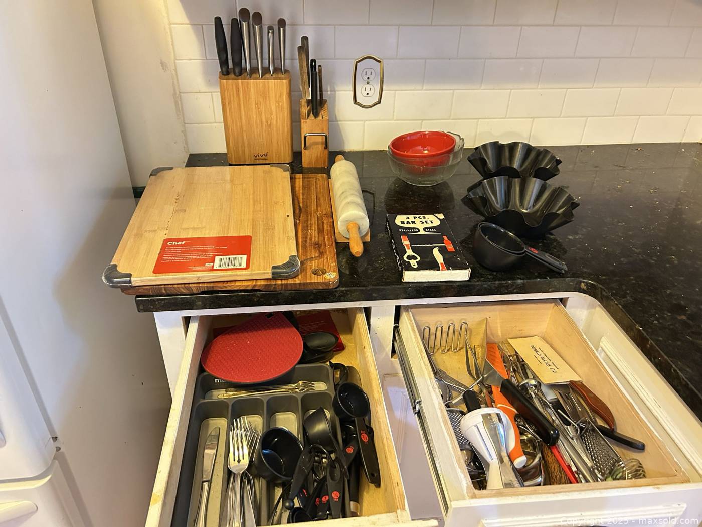 Assorted kitchen utensils and prep tools 30+pcs | Maxsold
