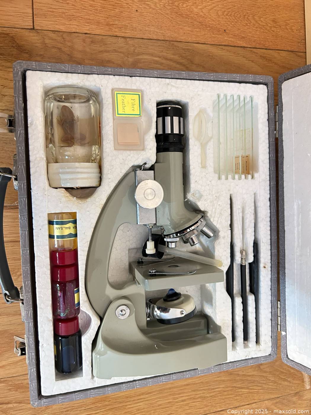 Towa Compound Optical Microscope Kit 50x–900x | Maxsold