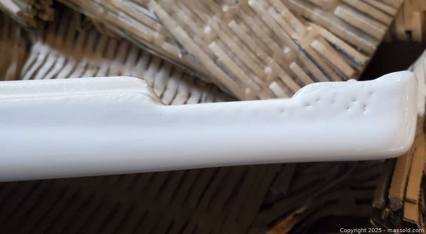 White ceramic toilet tank lid | Maxsold