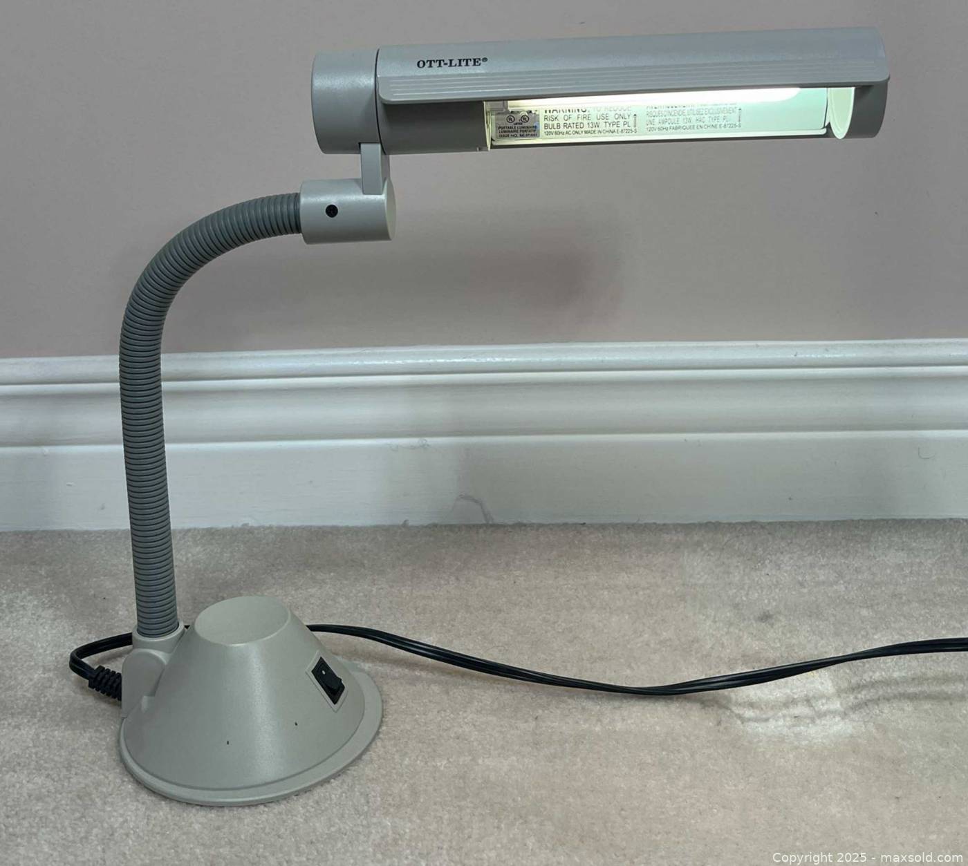 Ott-Lite adjustable floor and table lamps | Maxsold