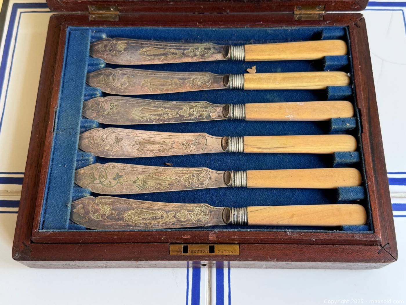 Antique John Batt & Sons silver-plated fish knives set in fitted wooden ...