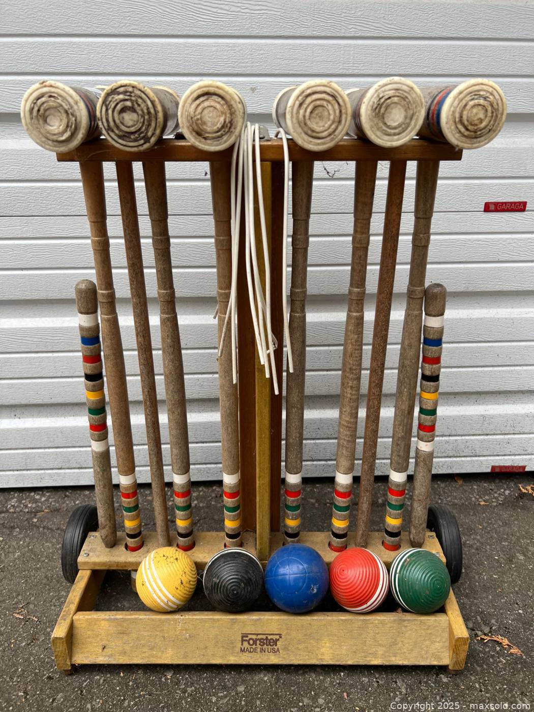 Forster USA croquet set with 8 mallets, 6 balls, wickets, stand | Maxsold