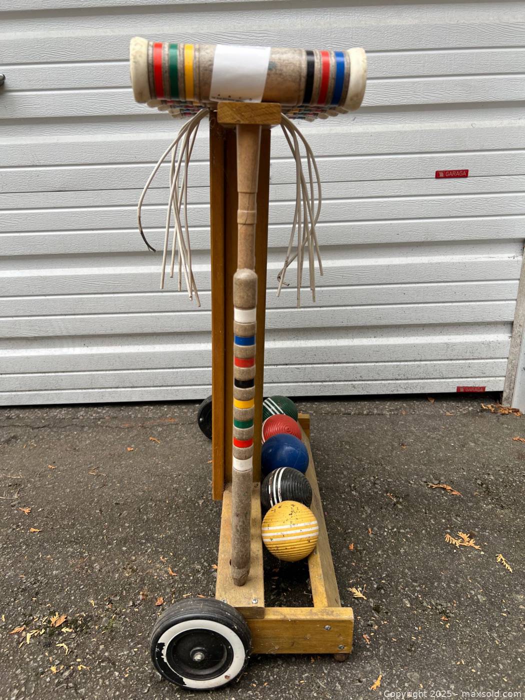 Forster USA croquet set with 8 mallets, 6 balls, wickets, stand | Maxsold
