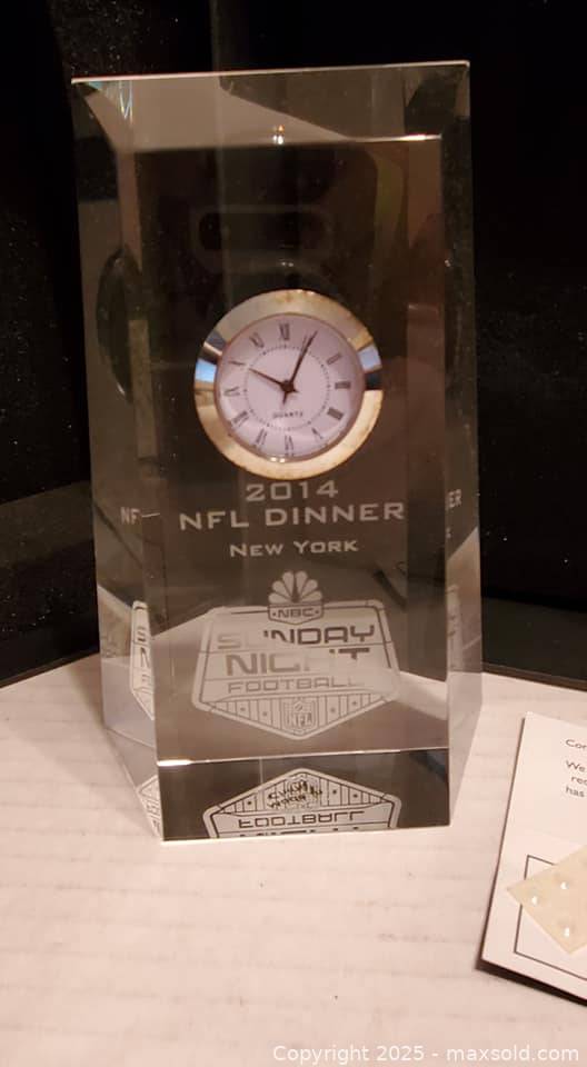 2014 NFL Dinner New York crystal award clock | Maxsold