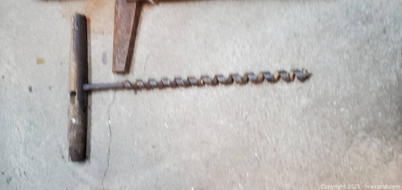 Vintage T-handle auger, T-spike and crowbar | Maxsold