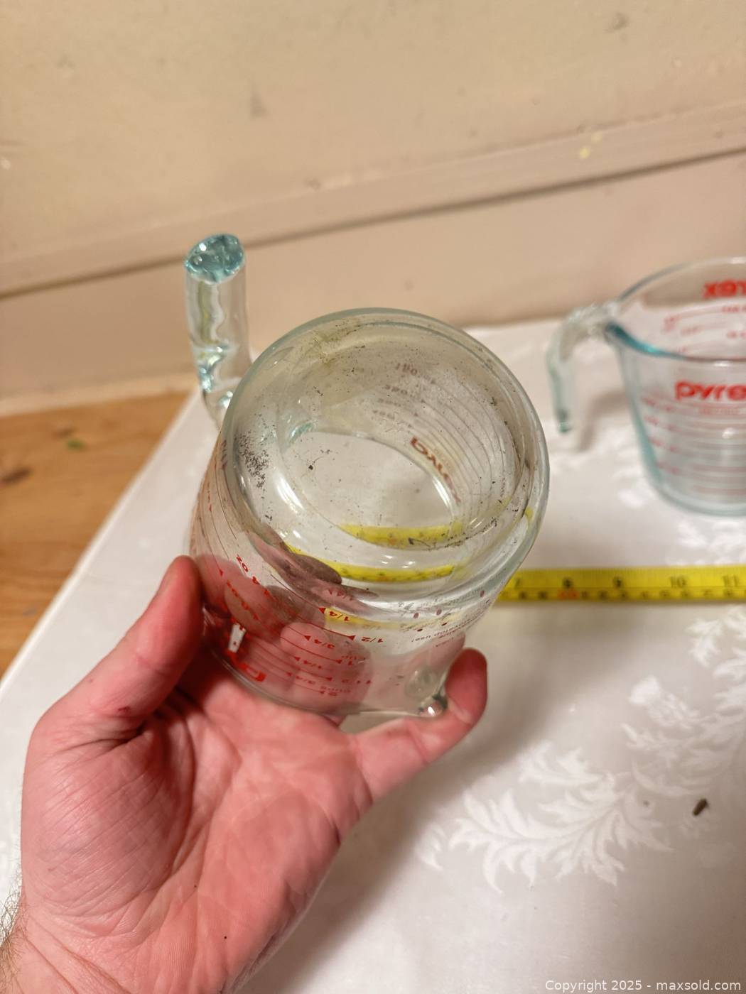 Pyrex 2-Cup Measuring Cups Pair | Maxsold