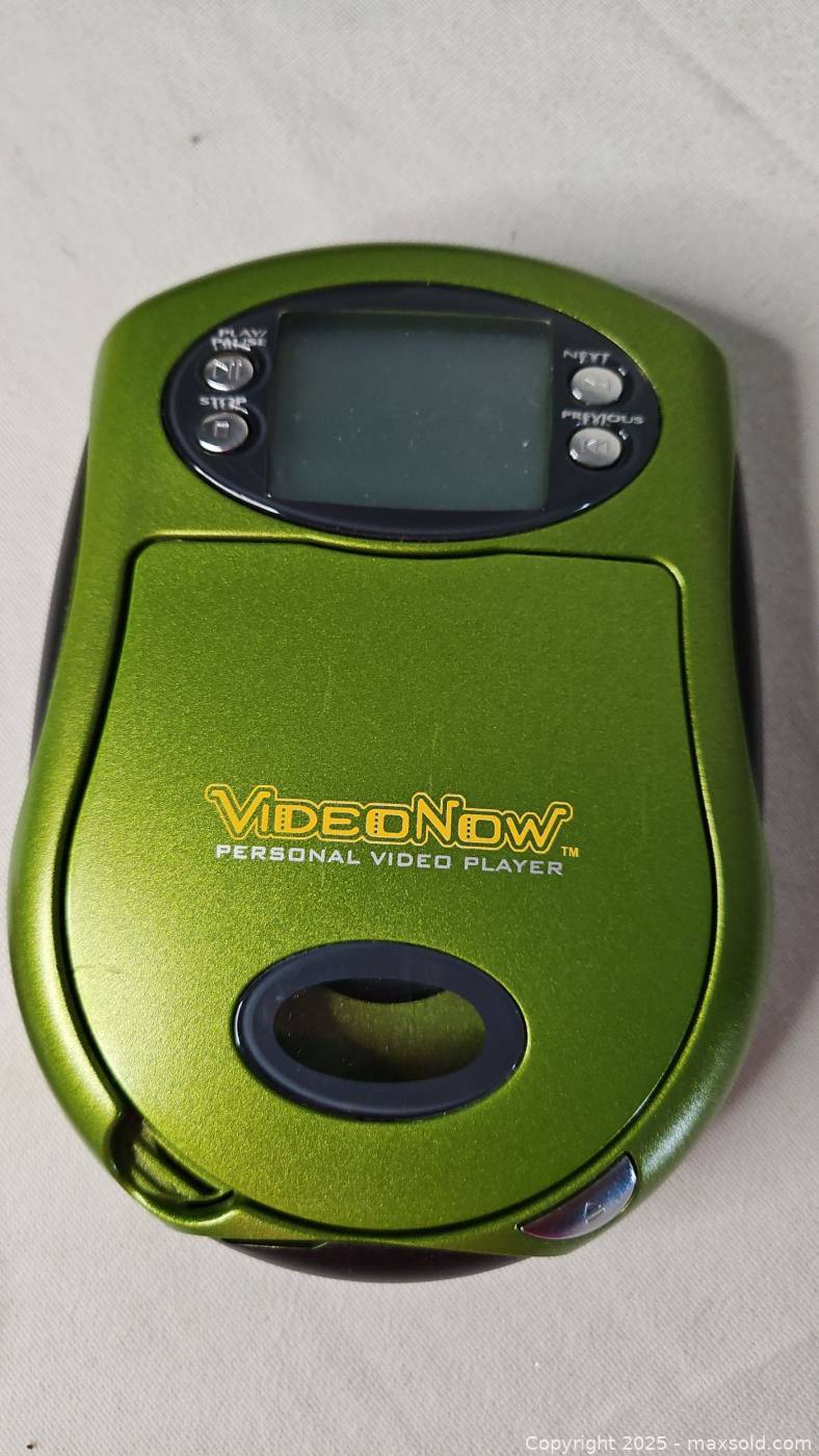 VideoNow personal video player with discs | Maxsold