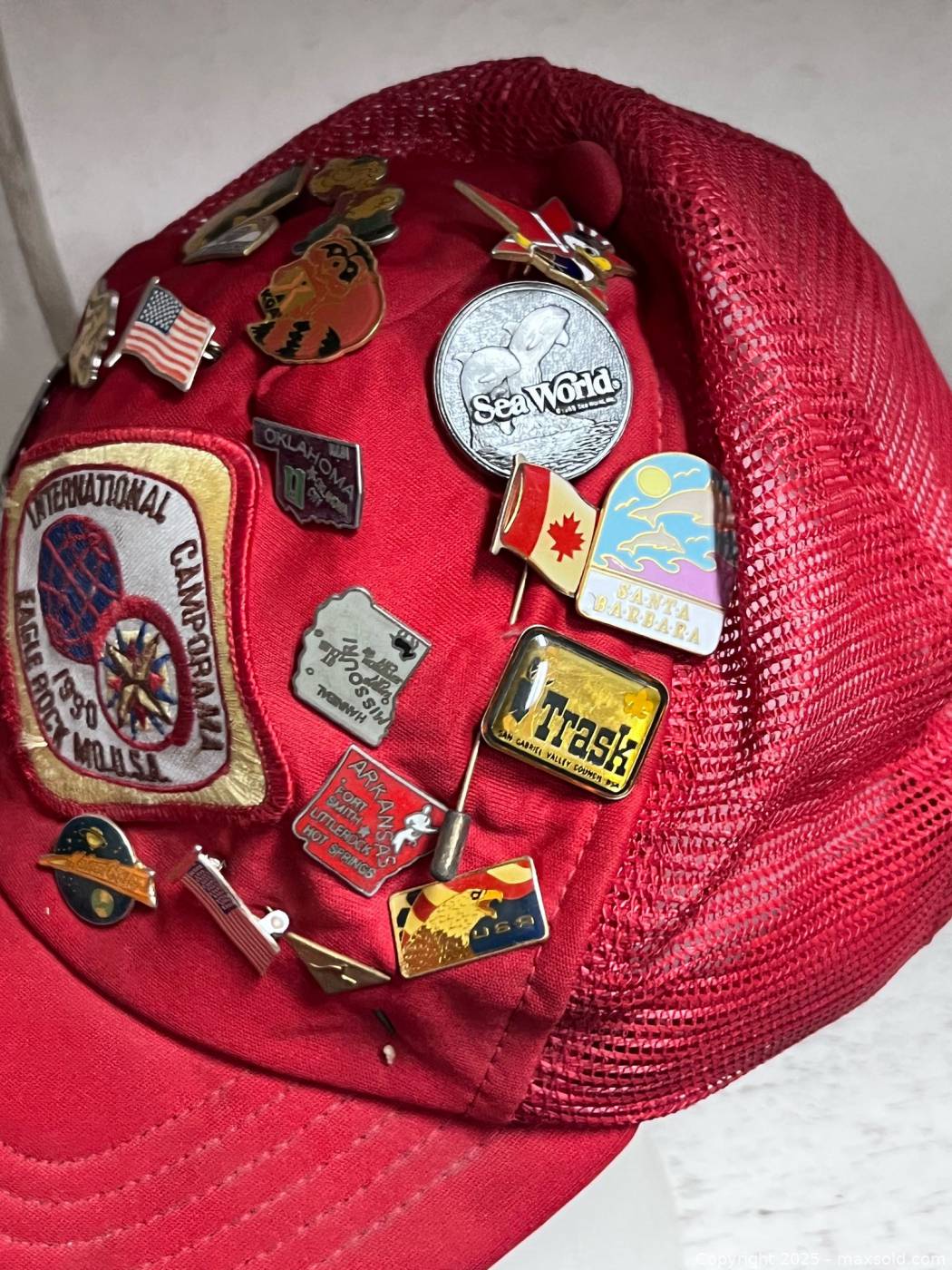 Vintage red International Camporama 1990 snapback with 19 souvenir pins ...