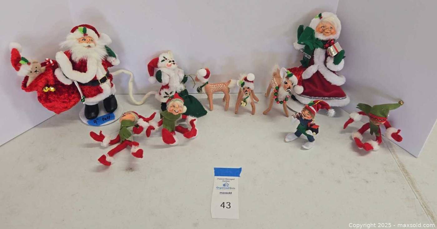 11 Christmas figurines Santa, Mrs. Claus, elves, reindeer | Maxsold