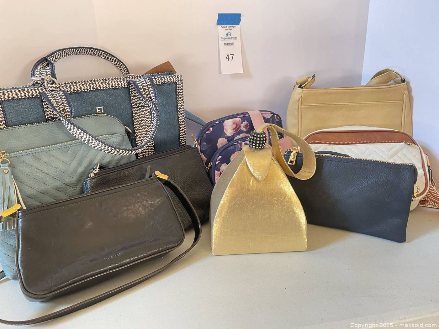 Ladies handbags and purses, 9 pieces | Maxsold