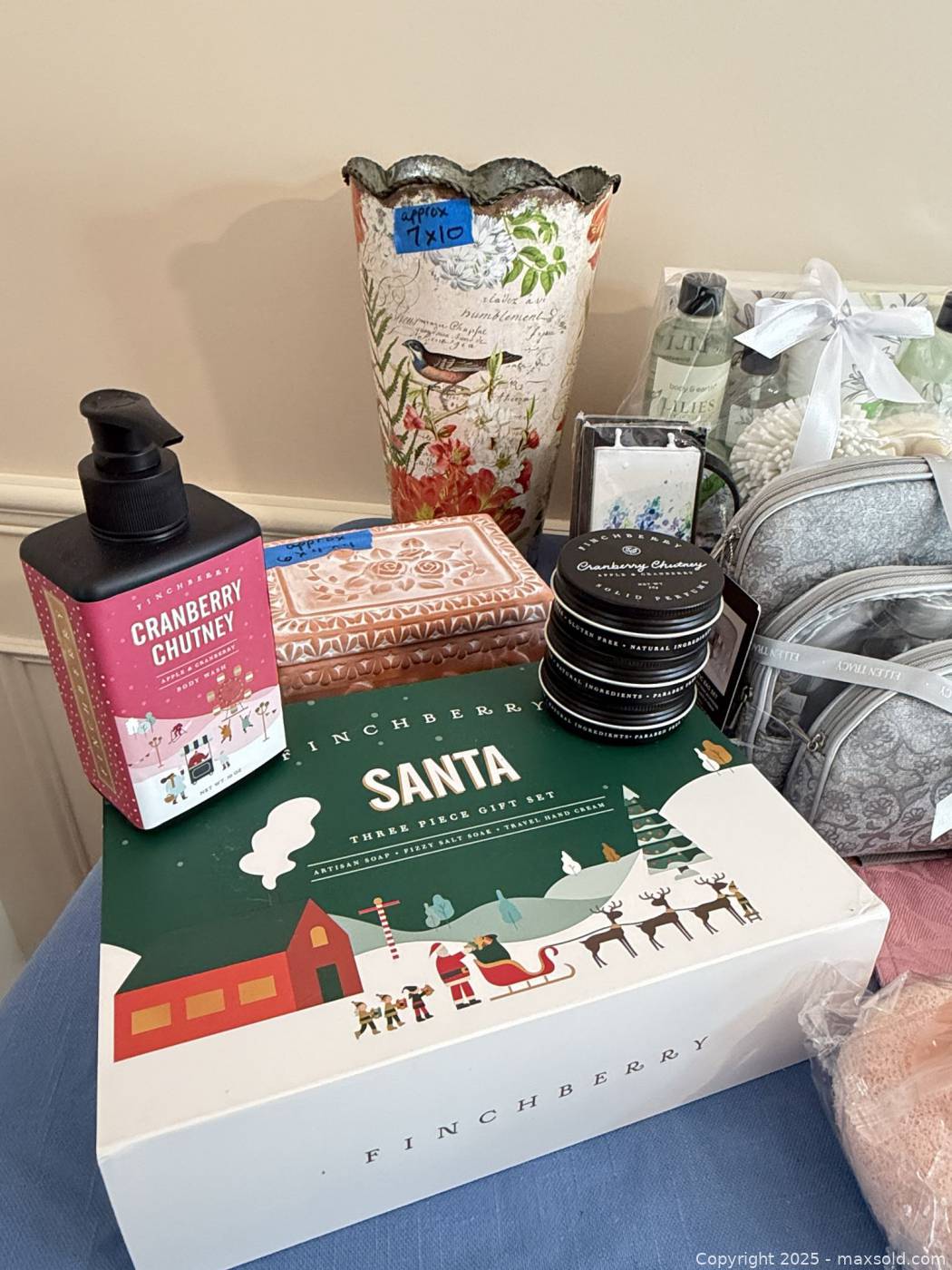 Bath & body sets, cosmetic bags, decor & accessories | Maxsold