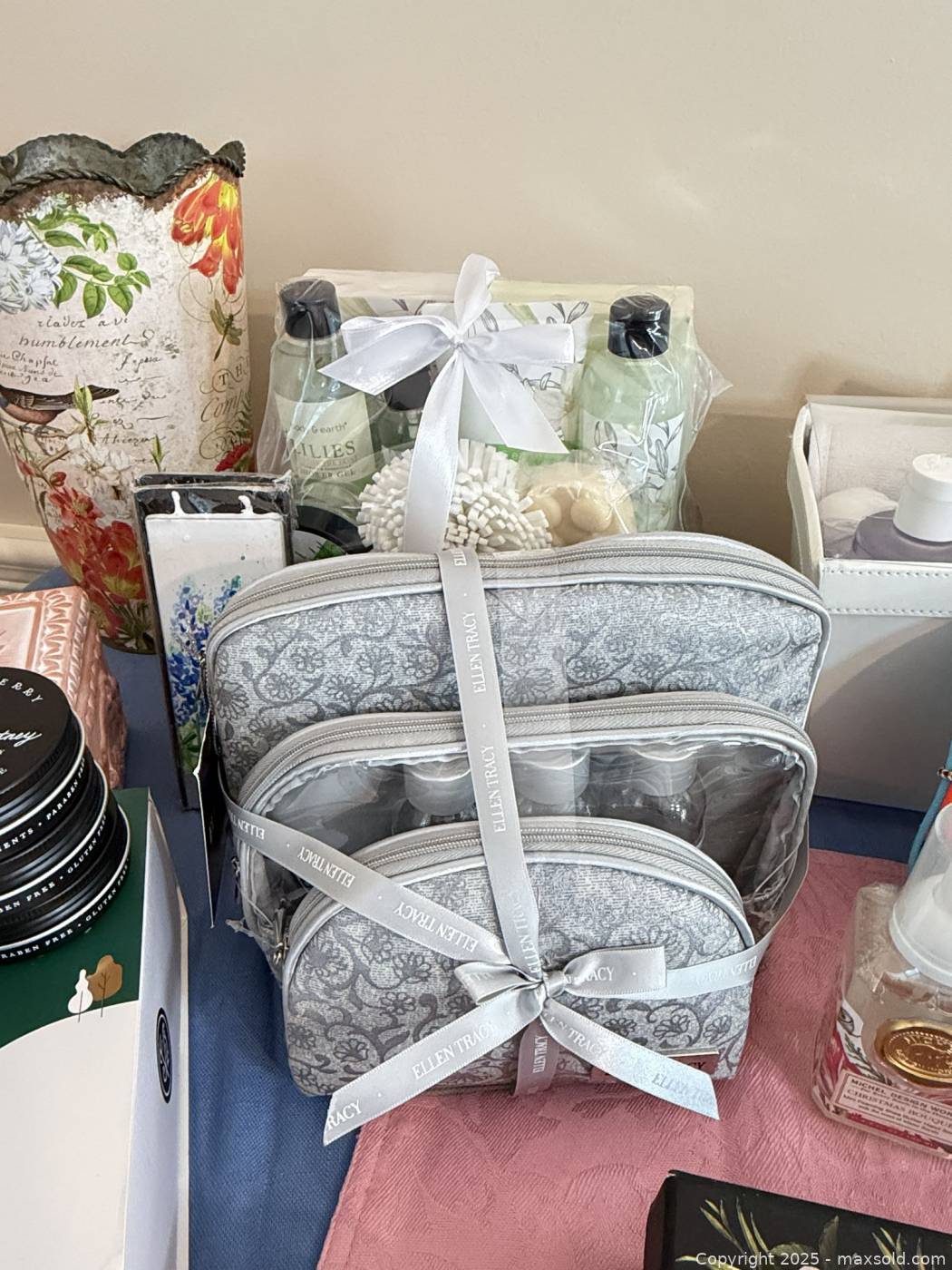 Bath & body sets, cosmetic bags, decor & accessories | Maxsold