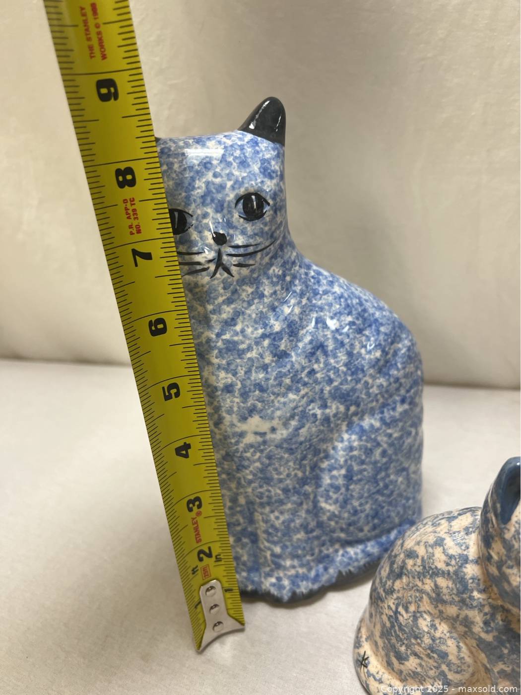 NS Gusting blue sponged ceramic cat bank and companion figurine | Maxsold