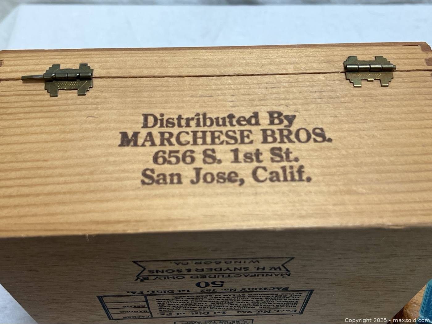 Vintage wooden cigar and keepsake boxes with accessories | Maxsold