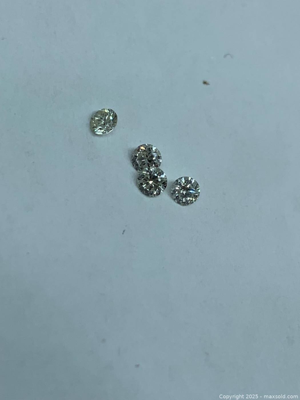 Four natural round brilliant cut diamonds | Maxsold
