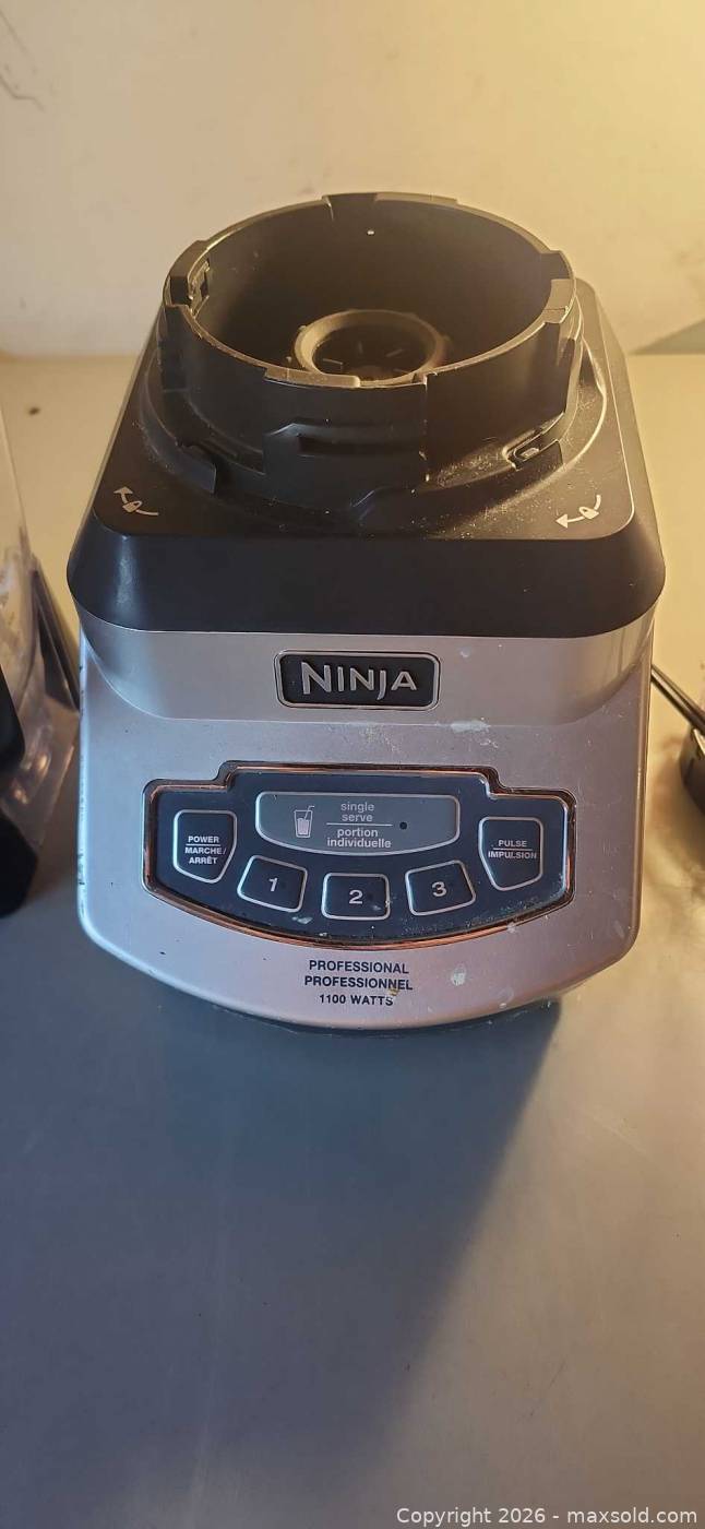Ninja Professional blender with pitcher and cup | Maxsold