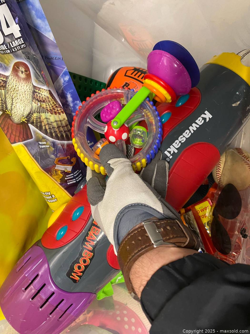 Minnie Mouse toy cookware, assorted kids toys, kite, gift wrap | Maxsold