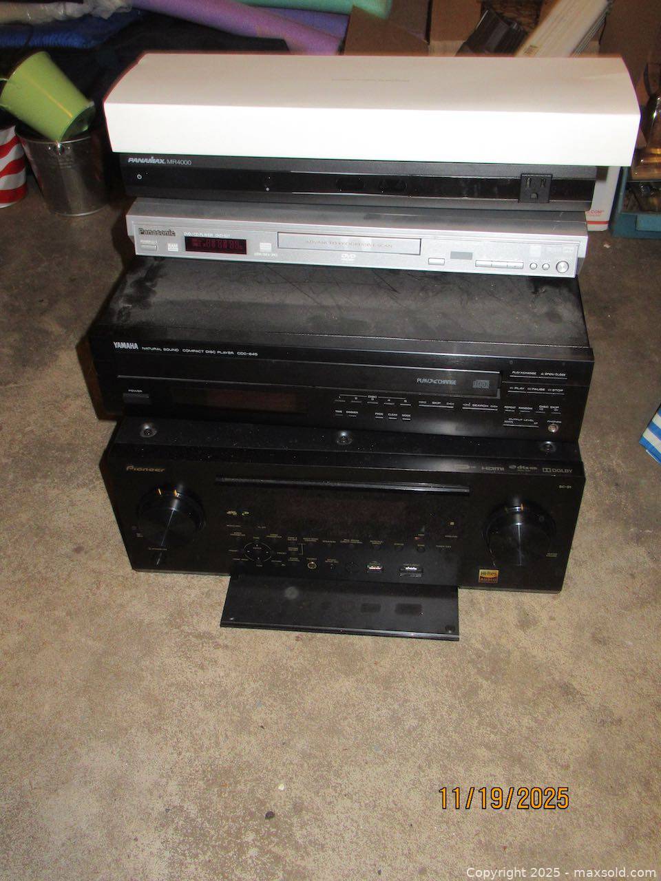 Panamax MR4000, Panasonic DVD-S27, Yamaha CDC-645, Pioneer SC-91, Apple ...