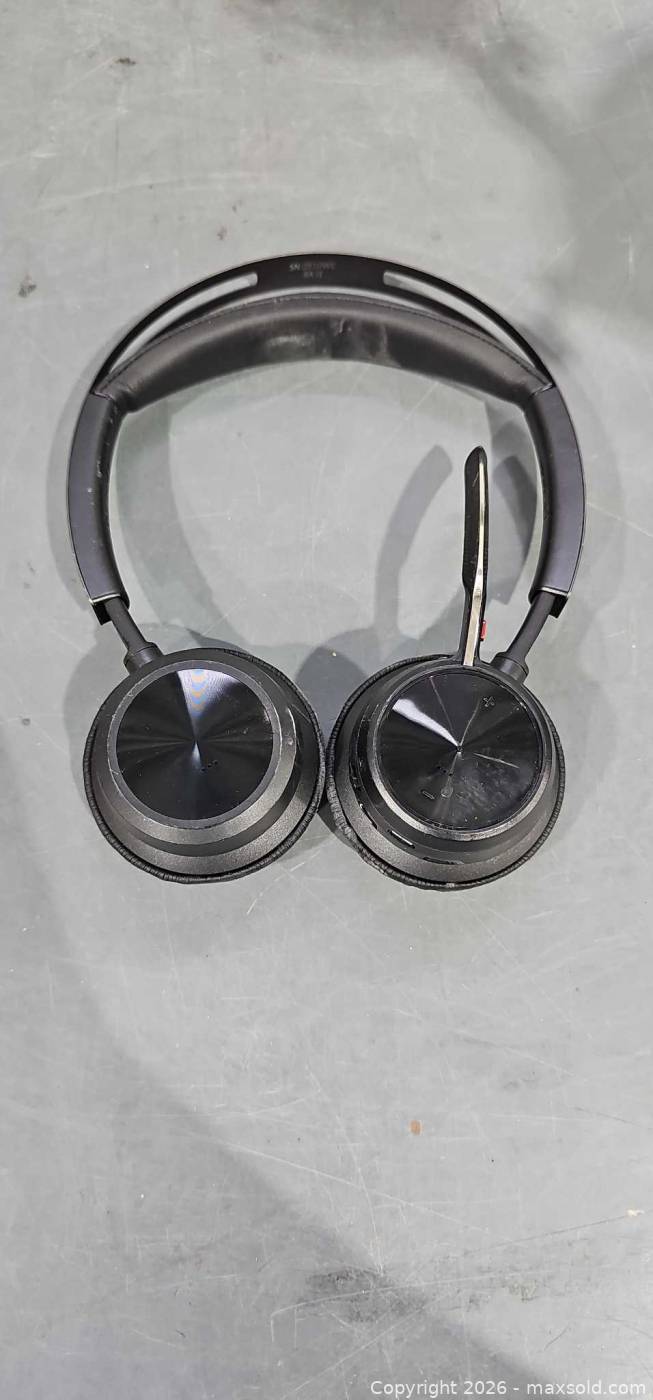 USB studio mic with pop filter, shock mount, desk stand and two ...