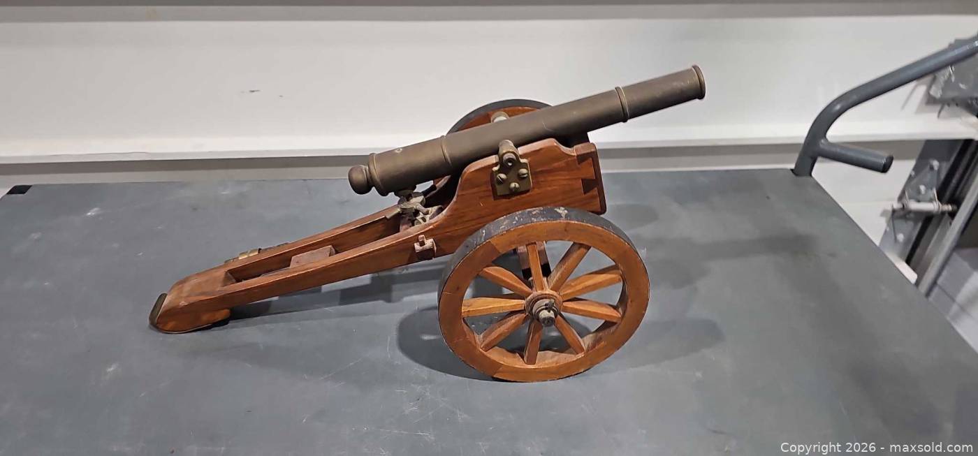 Vintage reproduction tabletop wood carriage cannon | Maxsold