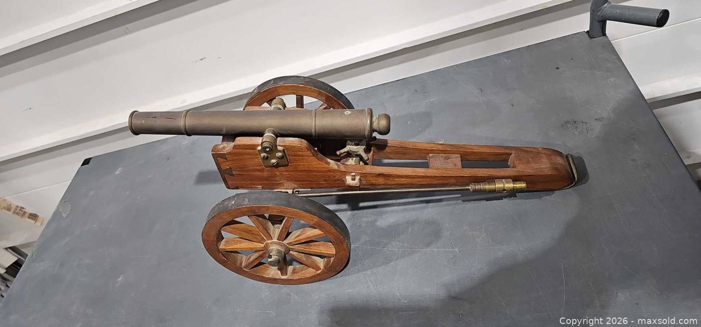 Vintage reproduction tabletop wood carriage cannon | Maxsold