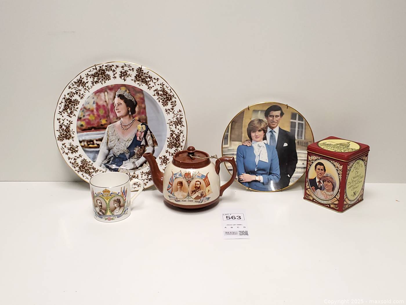 Royal Family Commemorative Ceramics & Tin | Maxsold