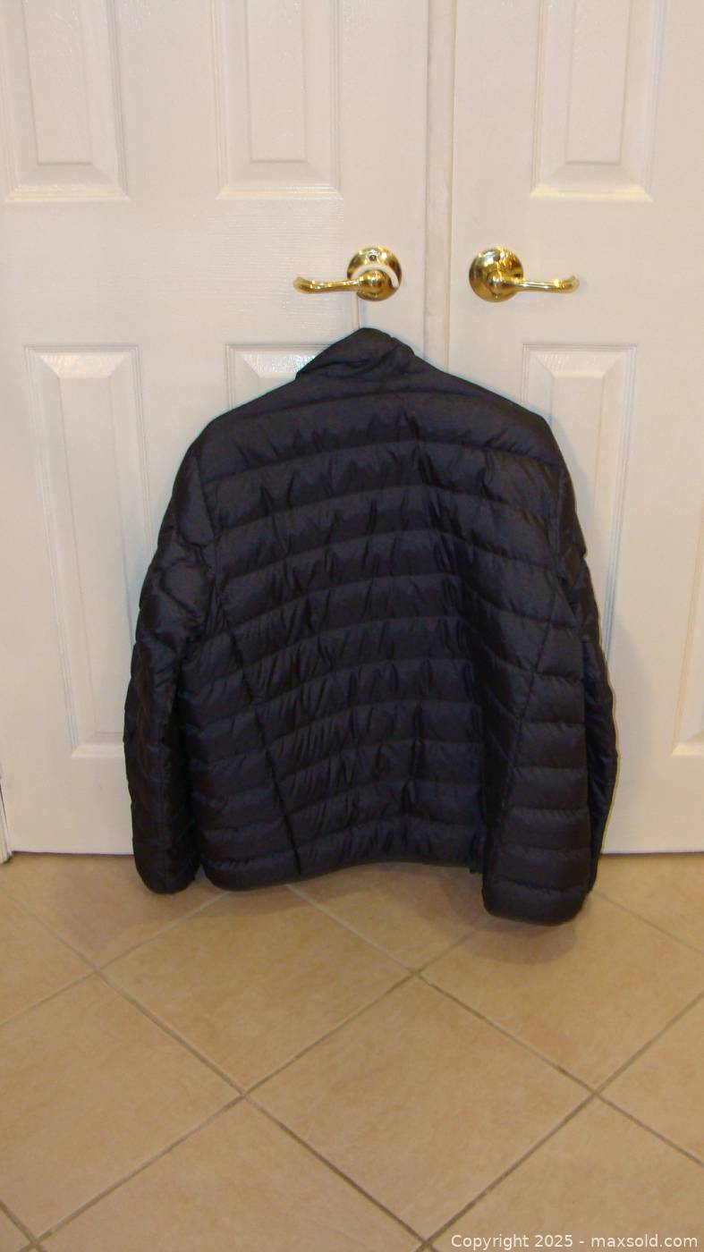 Eddie Bauer men’s puffer jacket, size L | Maxsold