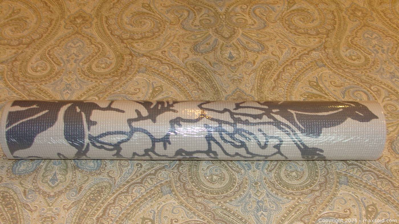 Unopened patterned yoga mat | Maxsold