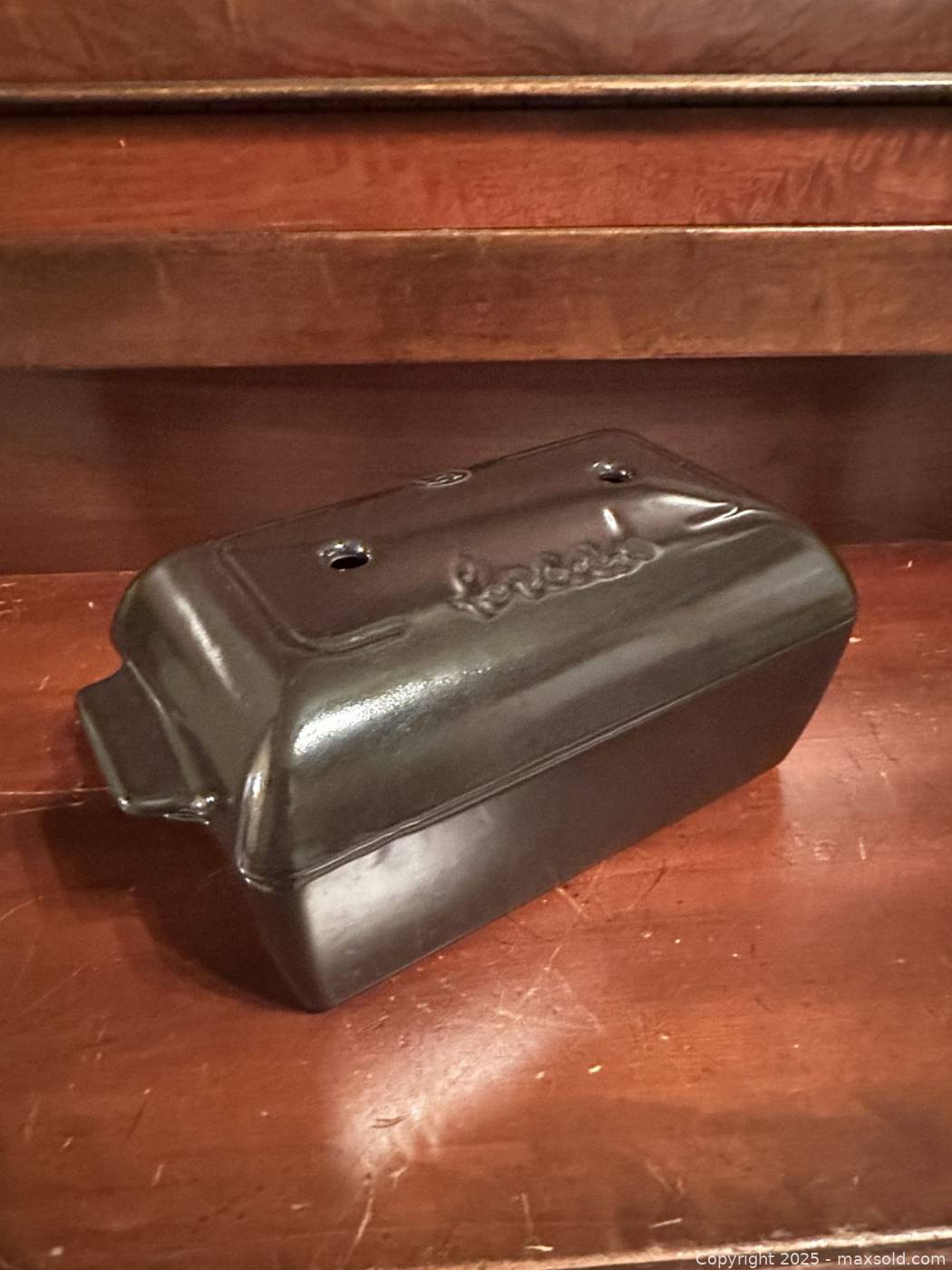 Emile Henry ceramic bread loaf baker | Maxsold