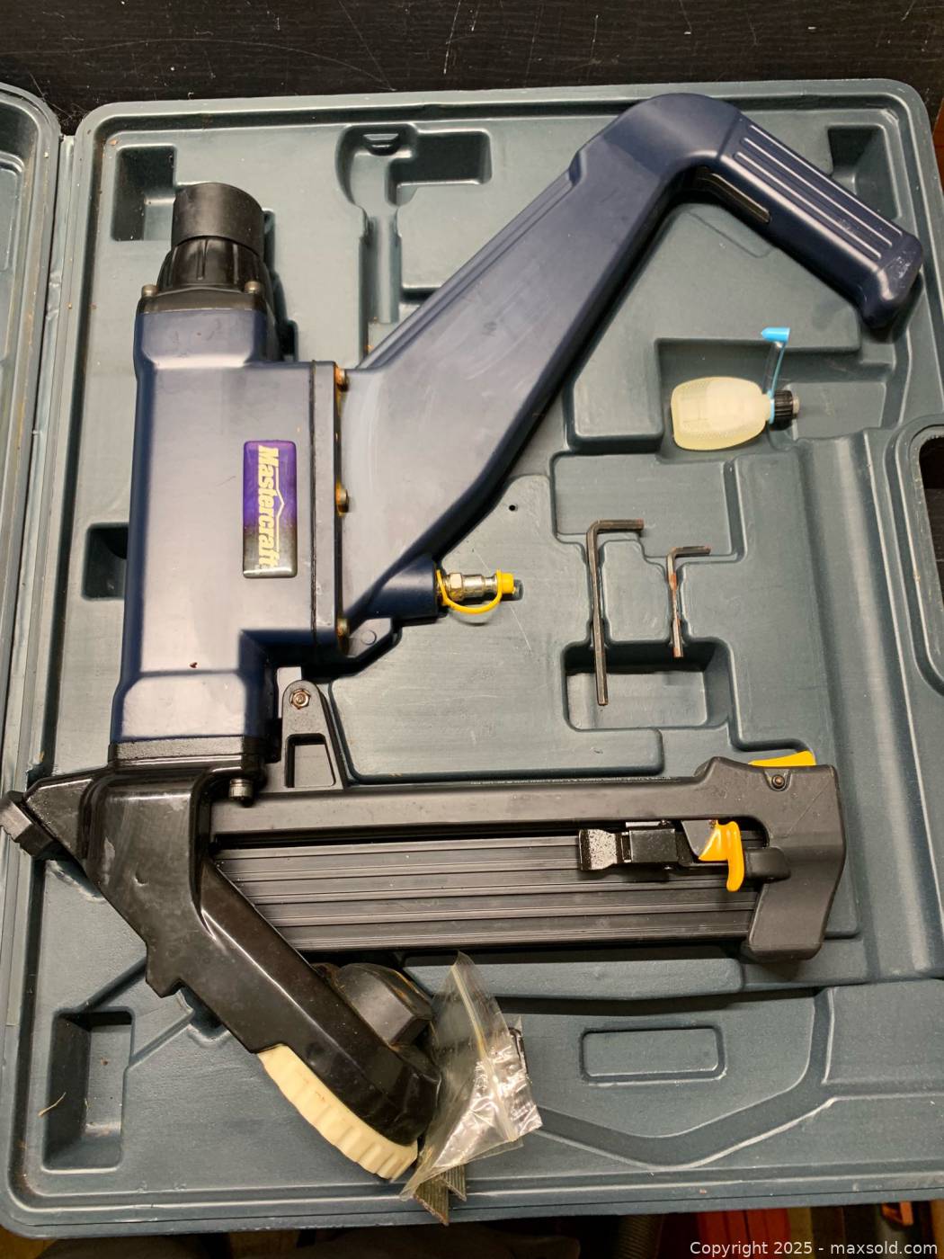 Mastercraft flooring stapler 058-8198-6 | Maxsold